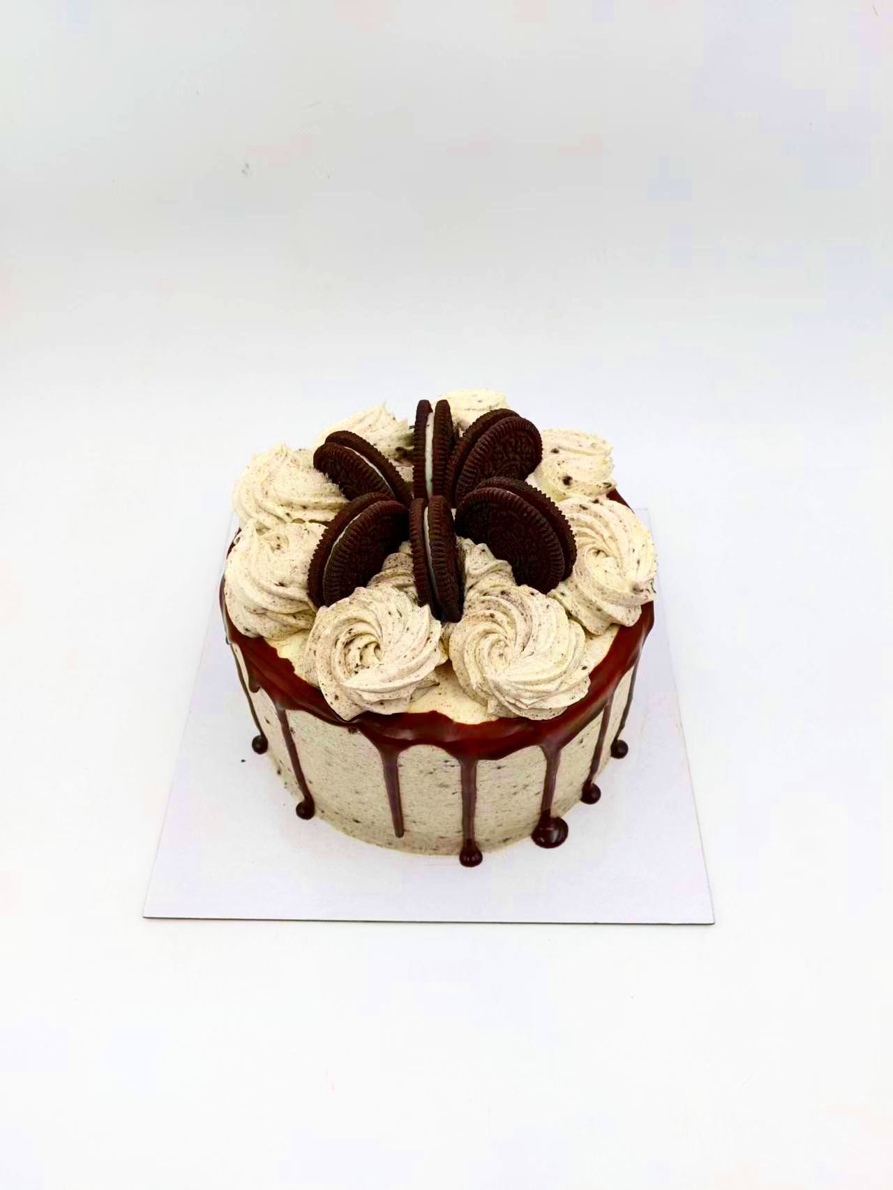 Oreo cream sponge cake – KNK Desserts